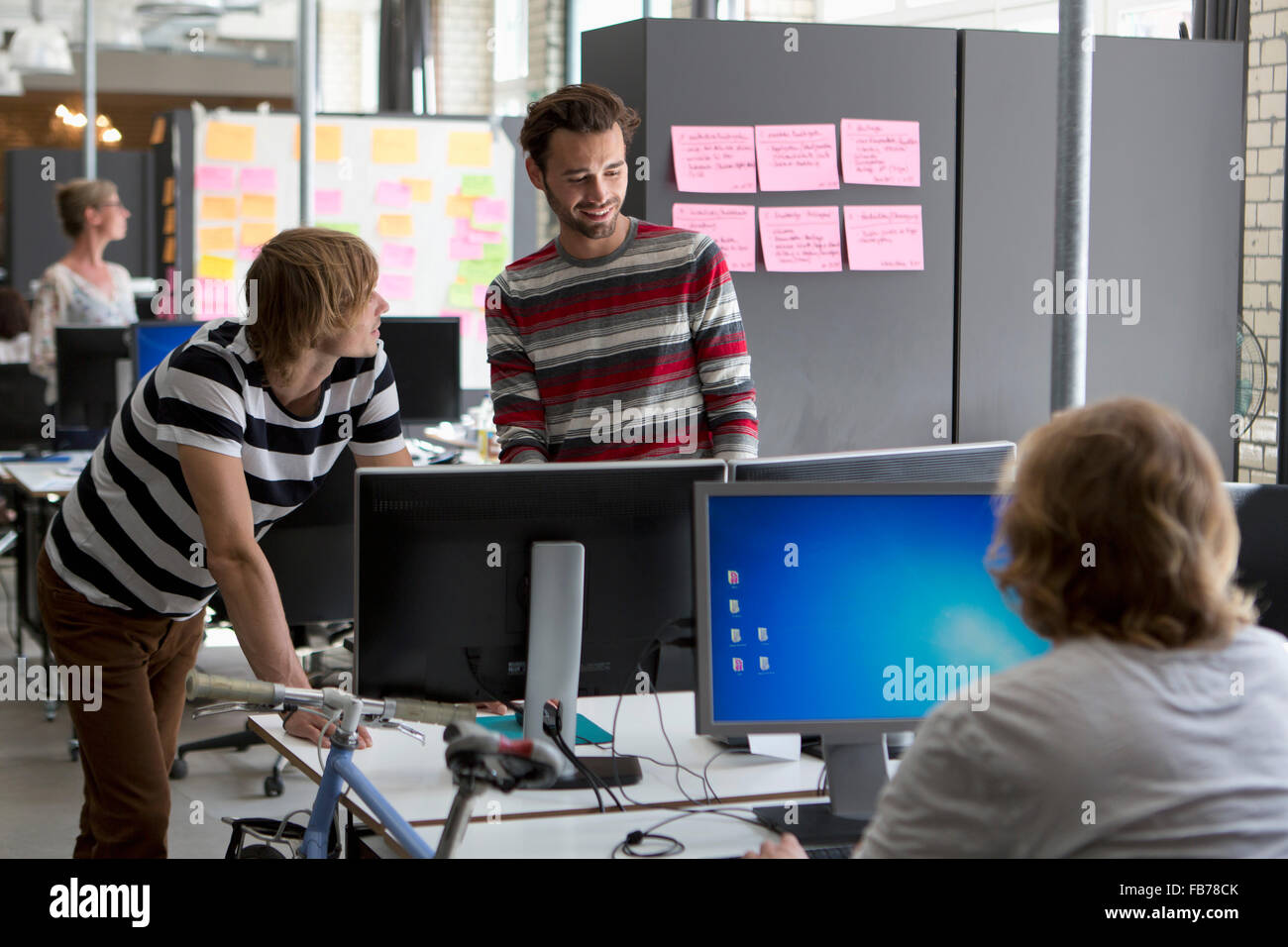 Four people working hi-res stock photography and images - Alamy