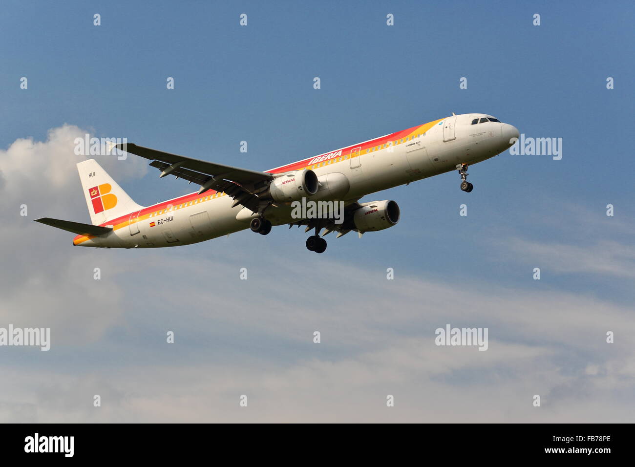 Iberia a321 landing hi-res stock photography and images - Alamy