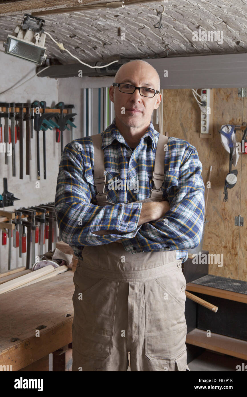 Man standing arms crossed shop hi-res stock photography and images - Alamy