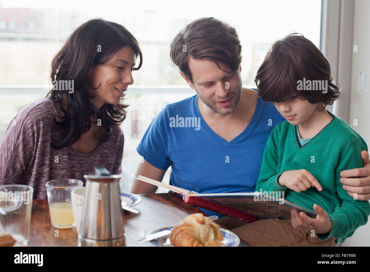 Family dining table hi-res stock photography and images - Alamy