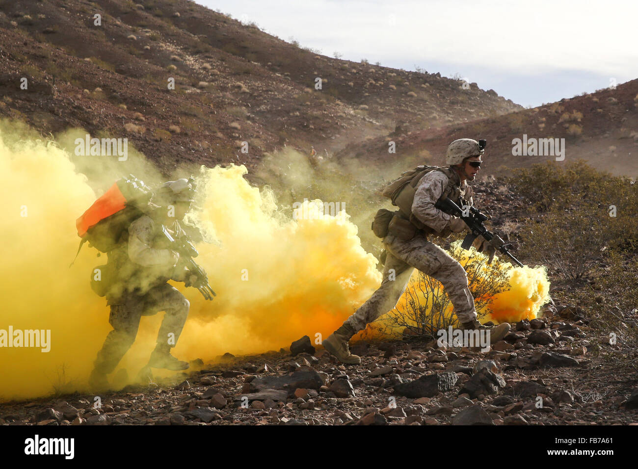 Smoke screen military hi-res stock photography and images - Alamy