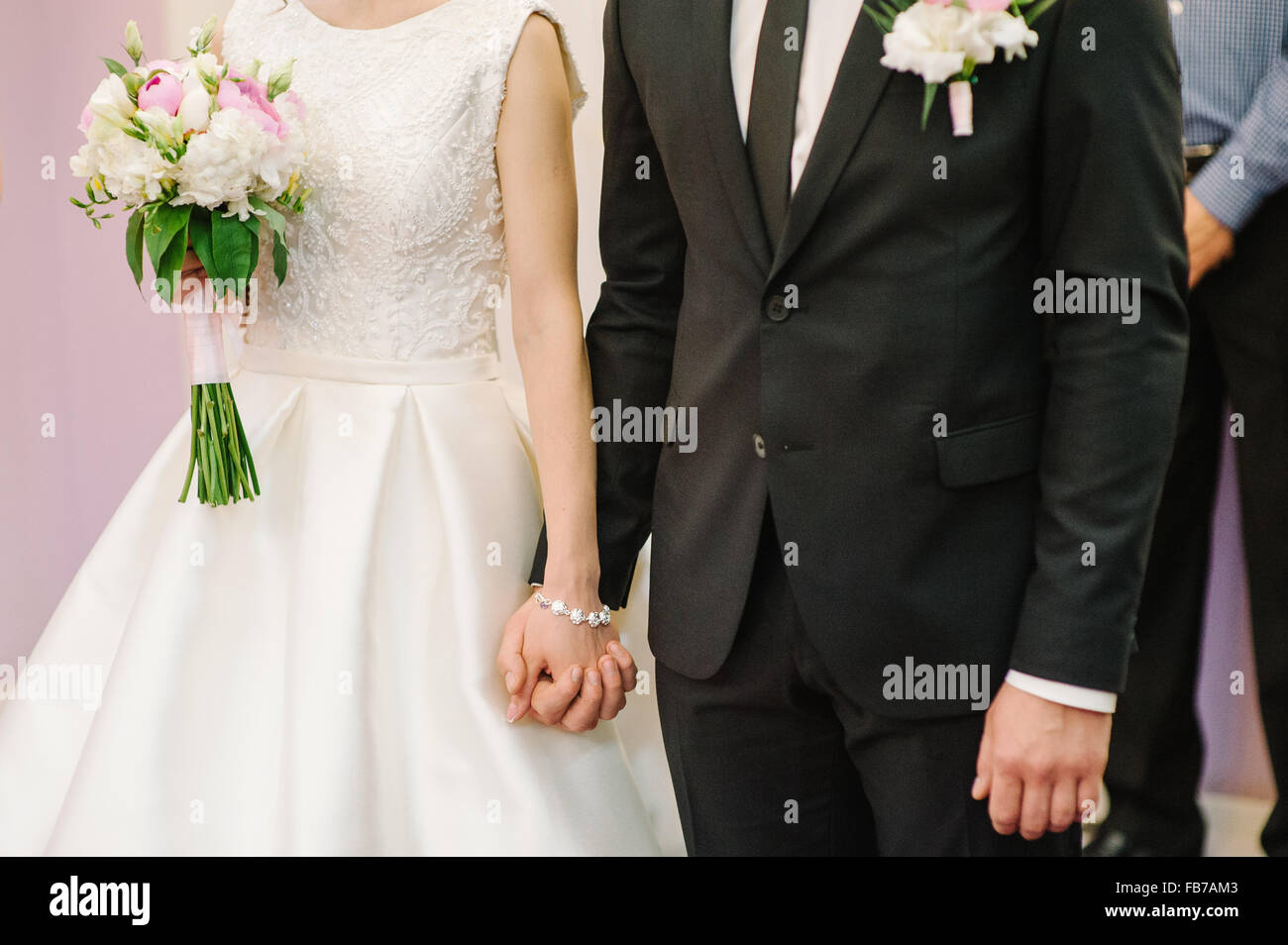 Groom bride hand ring hi-res stock photography and images - Alamy