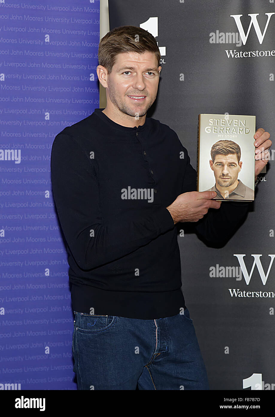 Steven gerrard book hi-res stock photography and images - Alamy