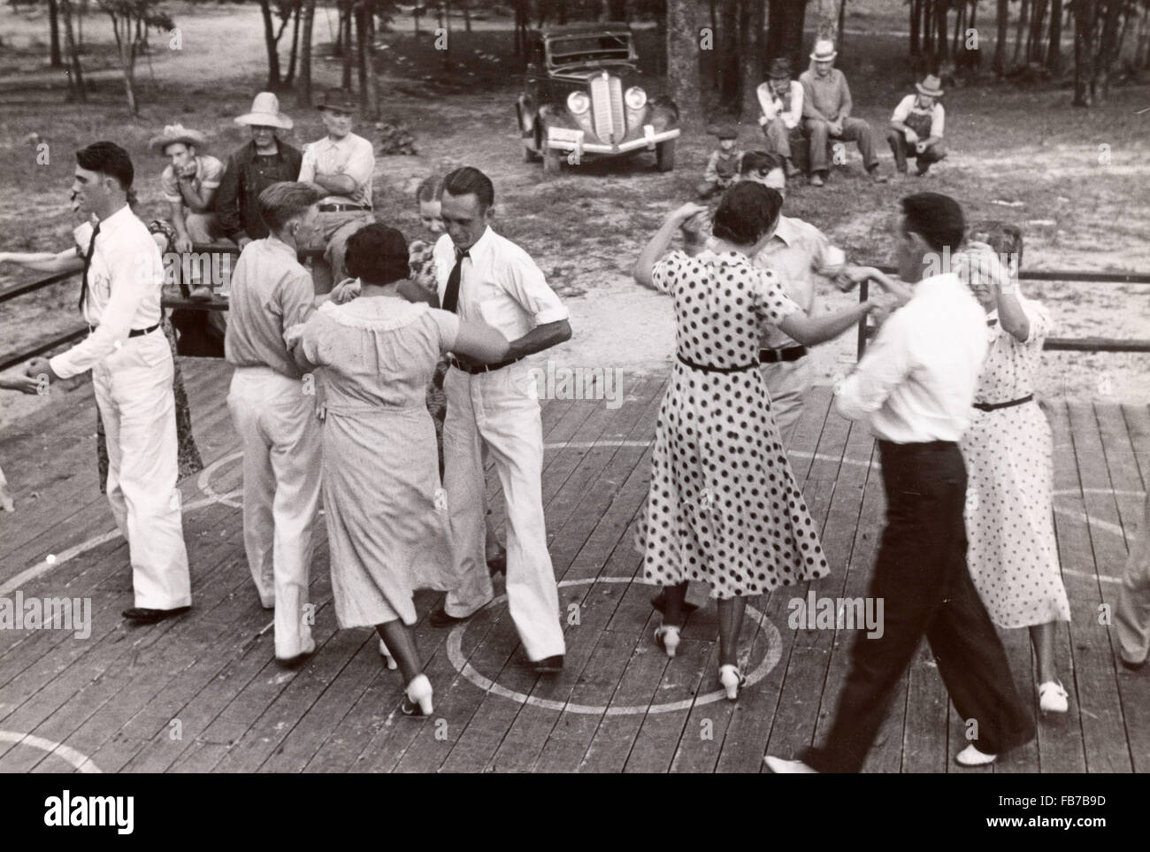 Dance dancers dancing white black hi-res stock photography and images ...
