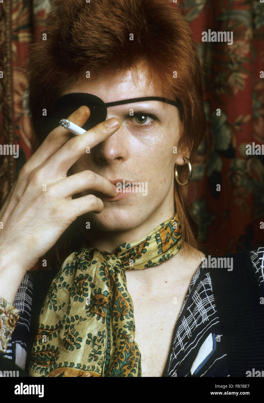 Singer eye patch hi-res stock photography and images - Alamy