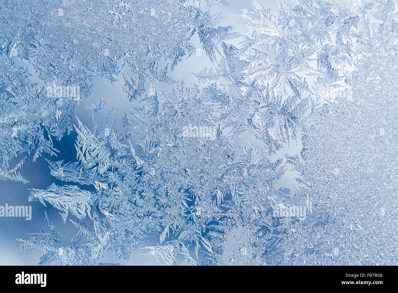 Frost patterns on window Stock Photo - Alamy