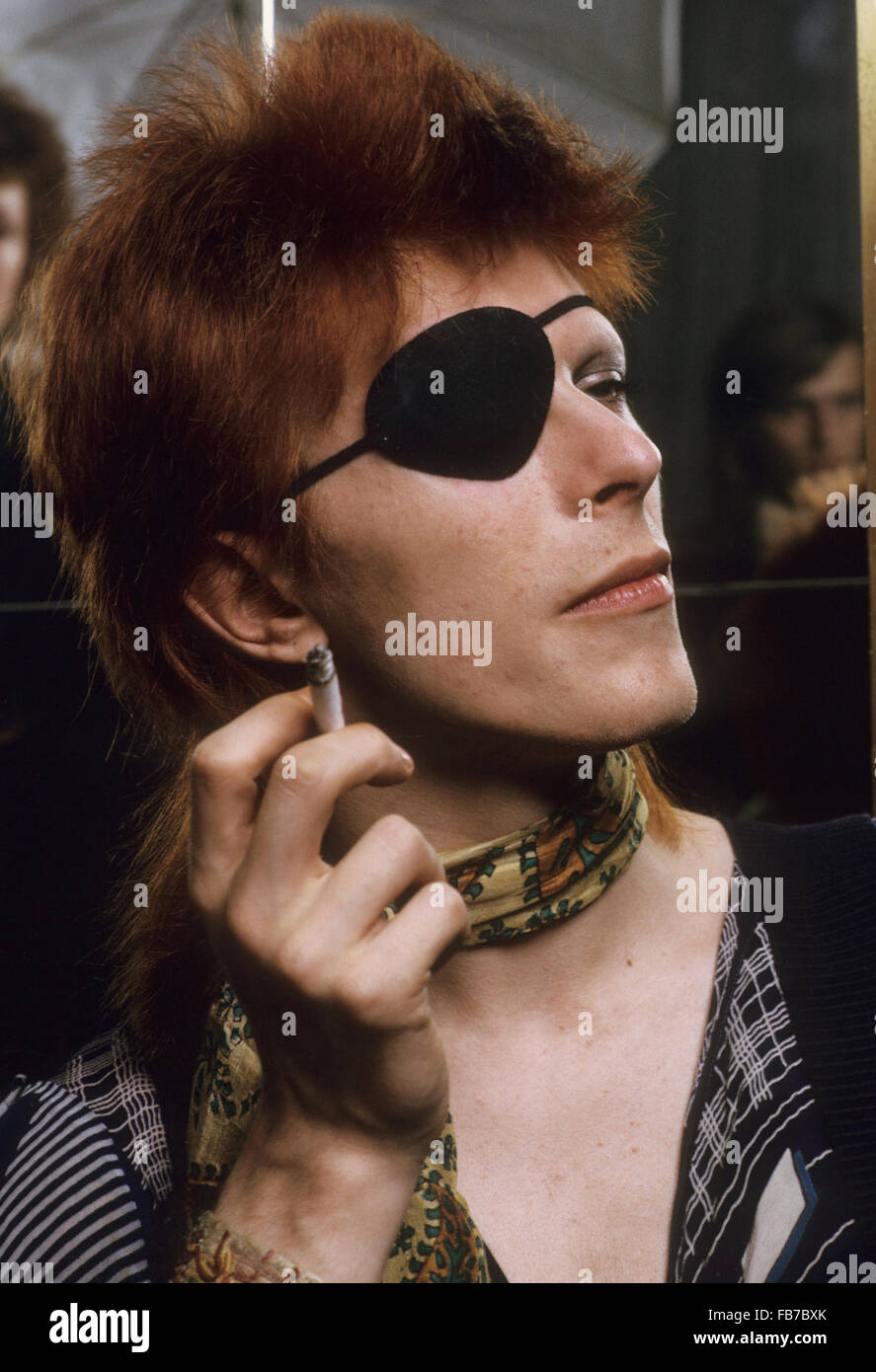 Singer eye patch hi-res stock photography and images - Alamy