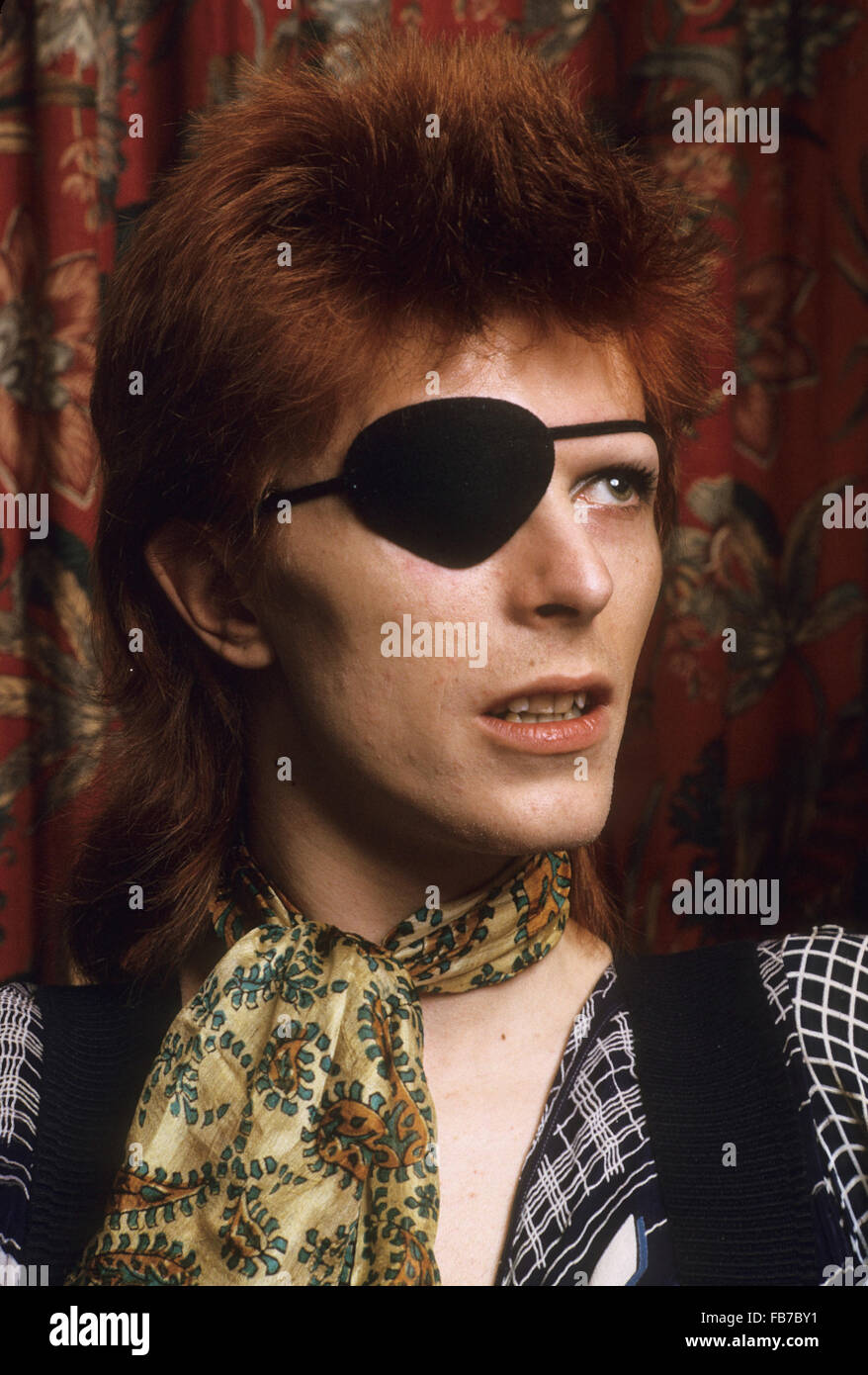 Singer eye patch hi-res stock photography and images - Alamy