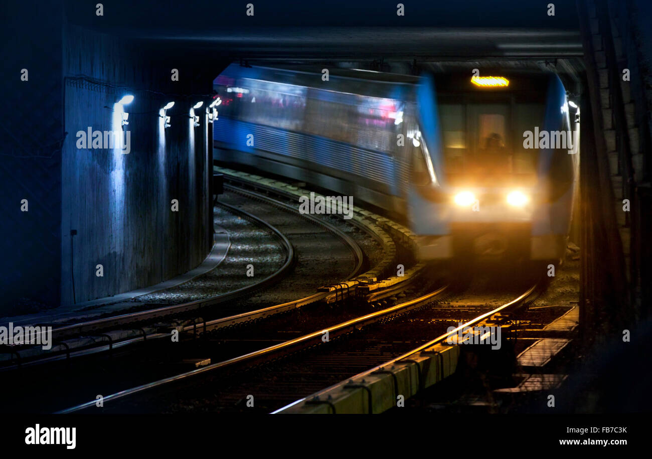 Tunnels traintracks hi-res stock photography and images - Alamy