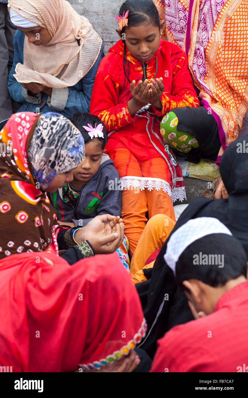 DHAKA, BANGLADESH 10th January 2016: Bangladeshi Muslim devotees attend ...