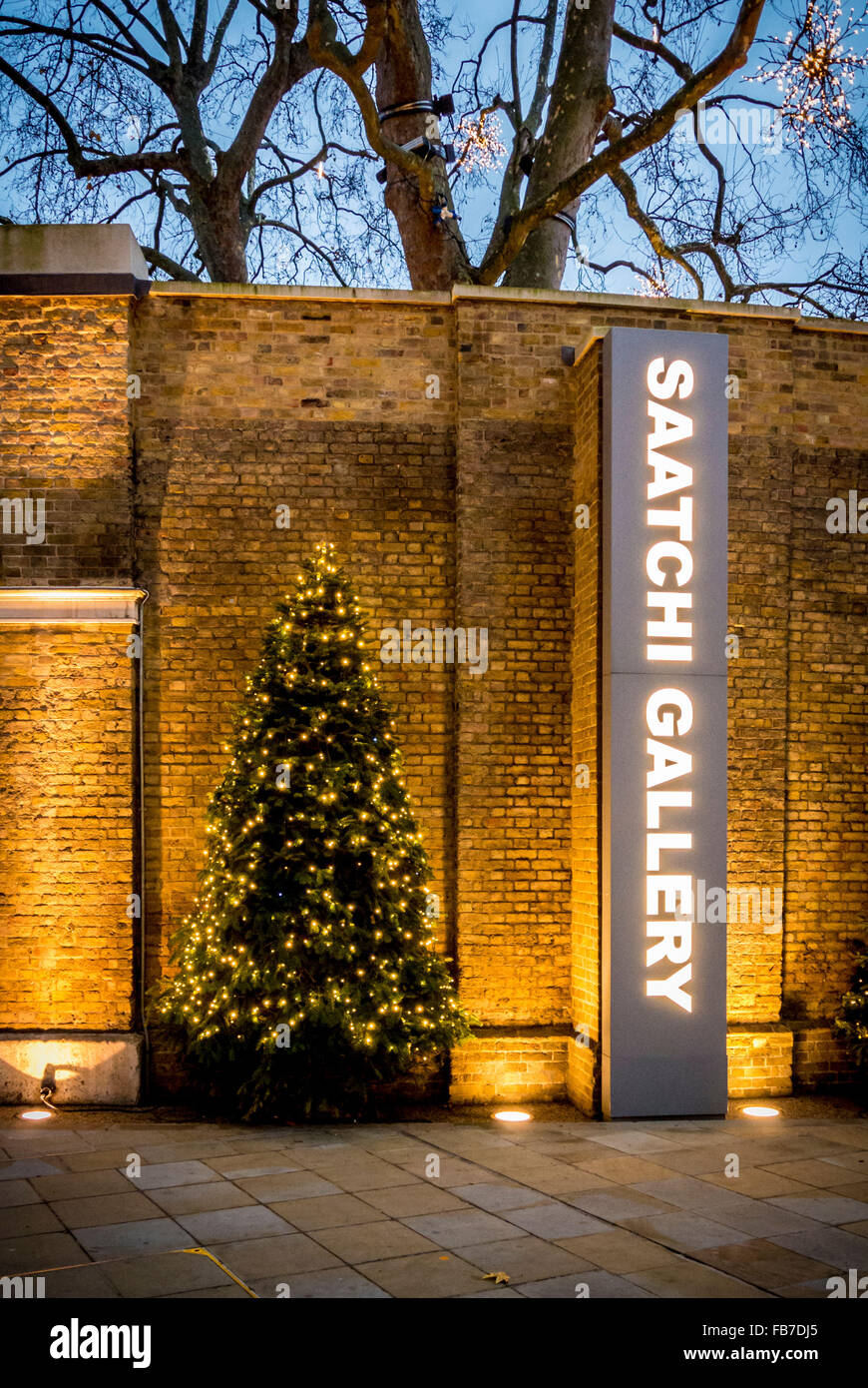 Saatchi gallery hi-res stock photography and images - Alamy