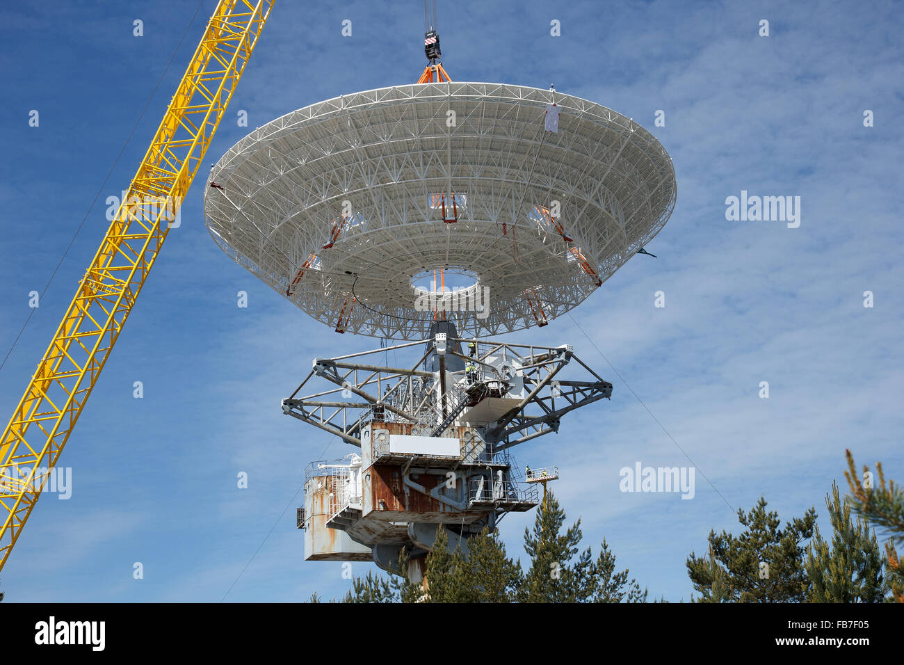 Big satellite dish hi-res stock photography and images - Alamy