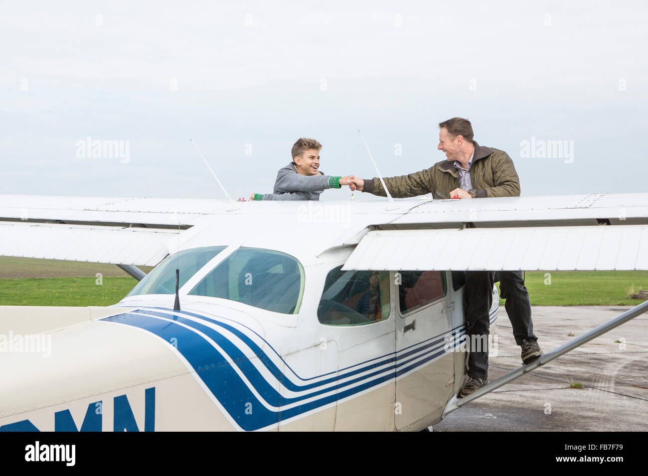 Smiling face airplane hi-res stock photography and images - Alamy