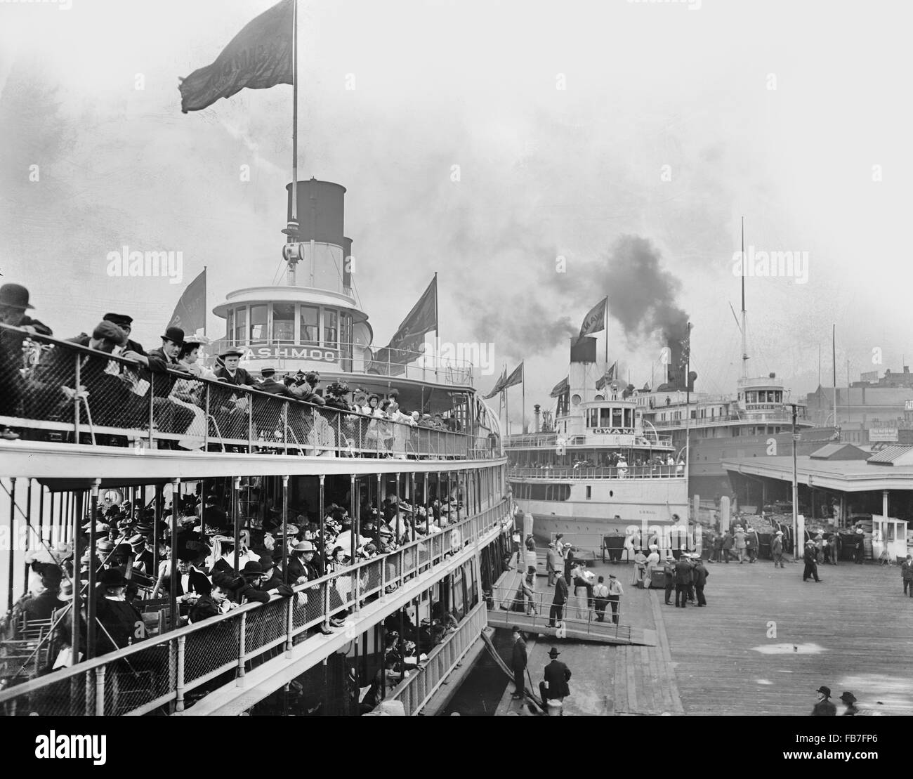 Riverboat Excursions, Detroit, Michigan, USA, circa 1910 Stock Photo ...