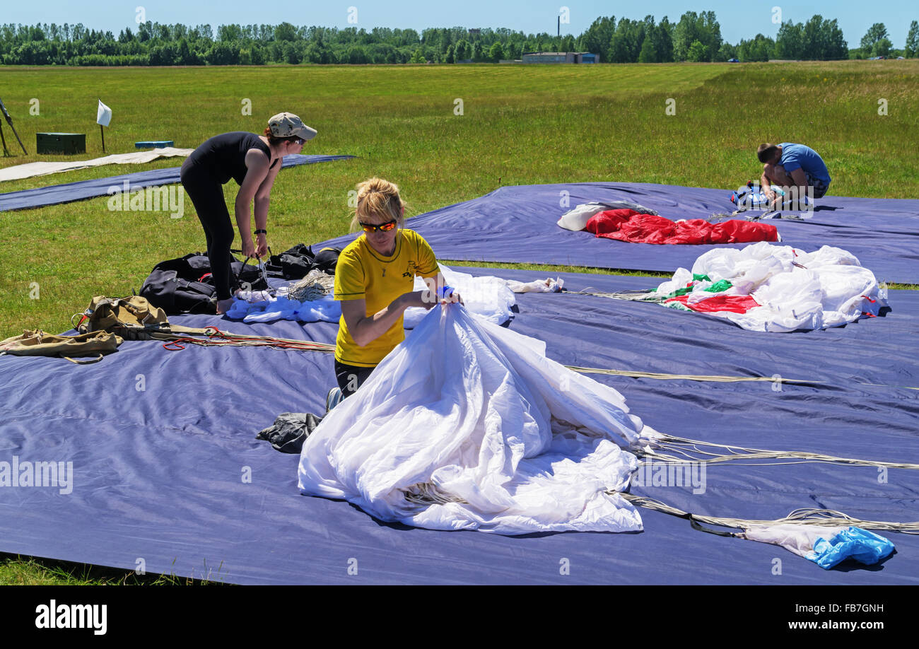 Parachutists - 2015.Packing of parachute Stock Photo - Alamy