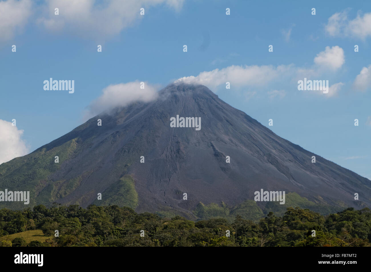 Costa rica arenal volcano erupt hi-res stock photography and images - Alamy