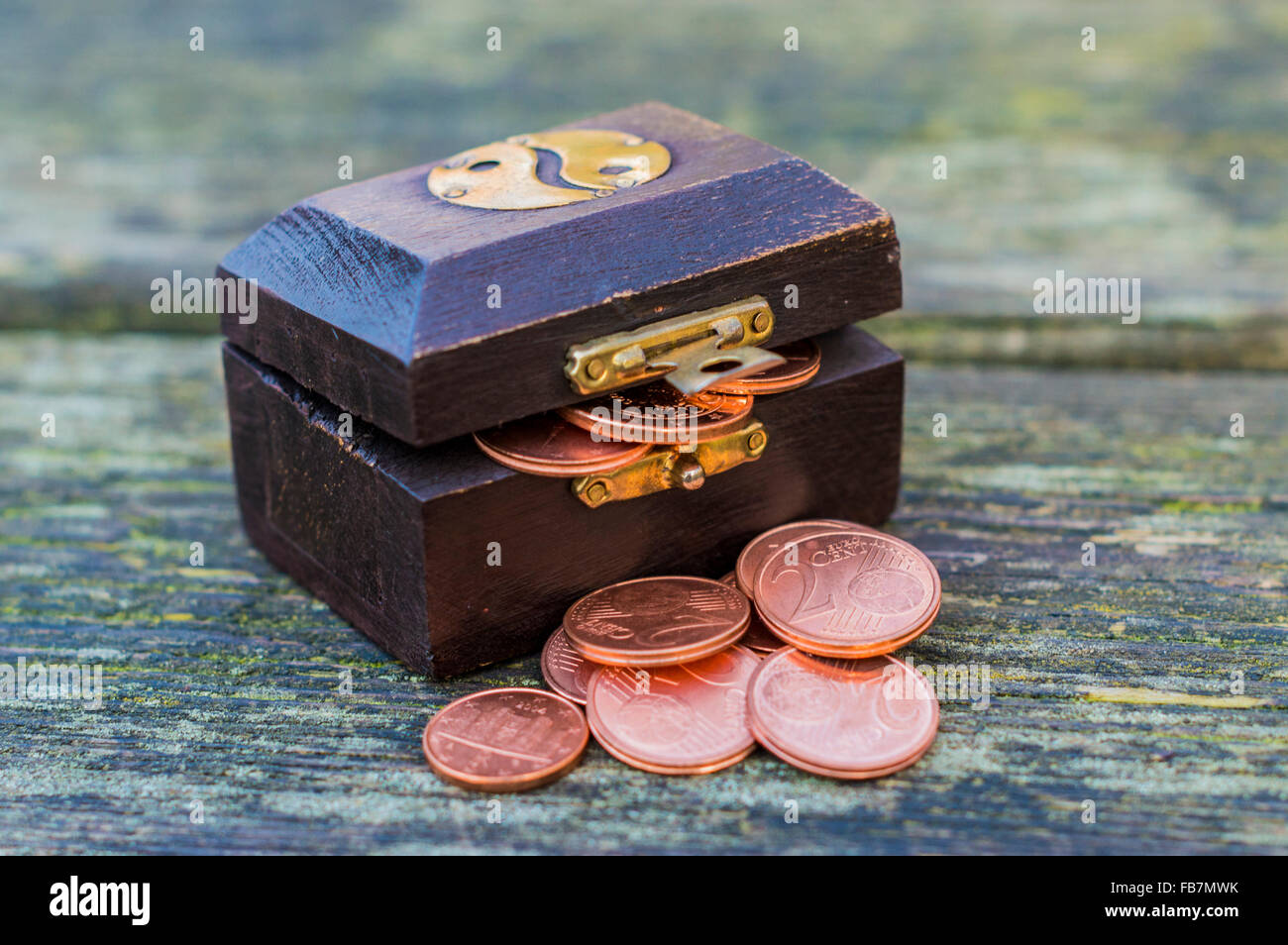 Treasure box table hi-res stock photography and images - Alamy