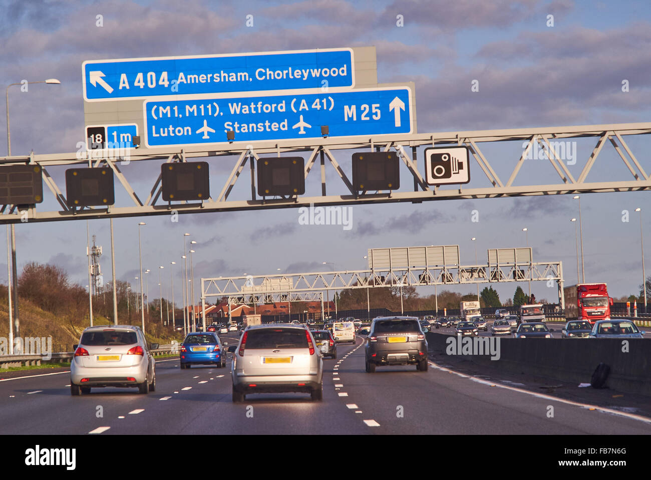 M25 motorway road signs junction hi-res stock photography and images ...