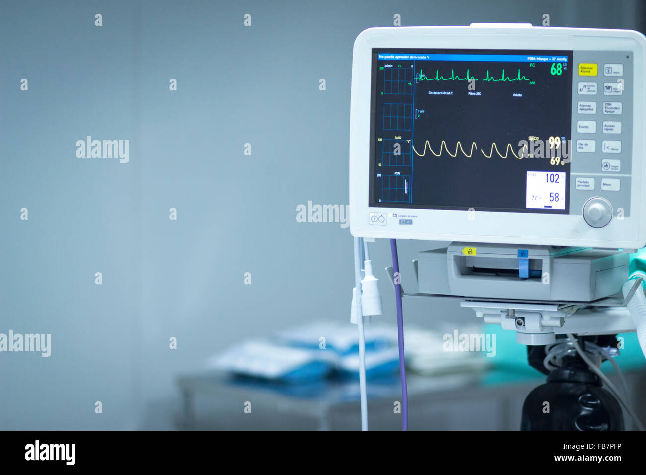 Cardiac monitor hi-res stock photography and images - Alamy