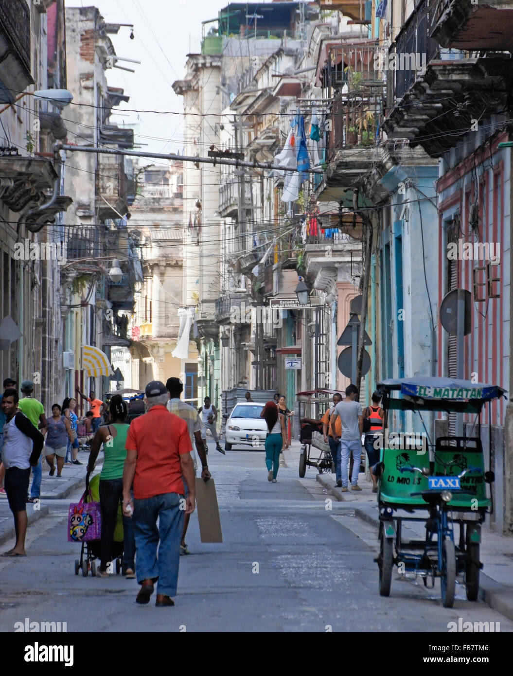 Daily life in Habana Vieja (Old Havana), Cuba Stock Photo - Alamy