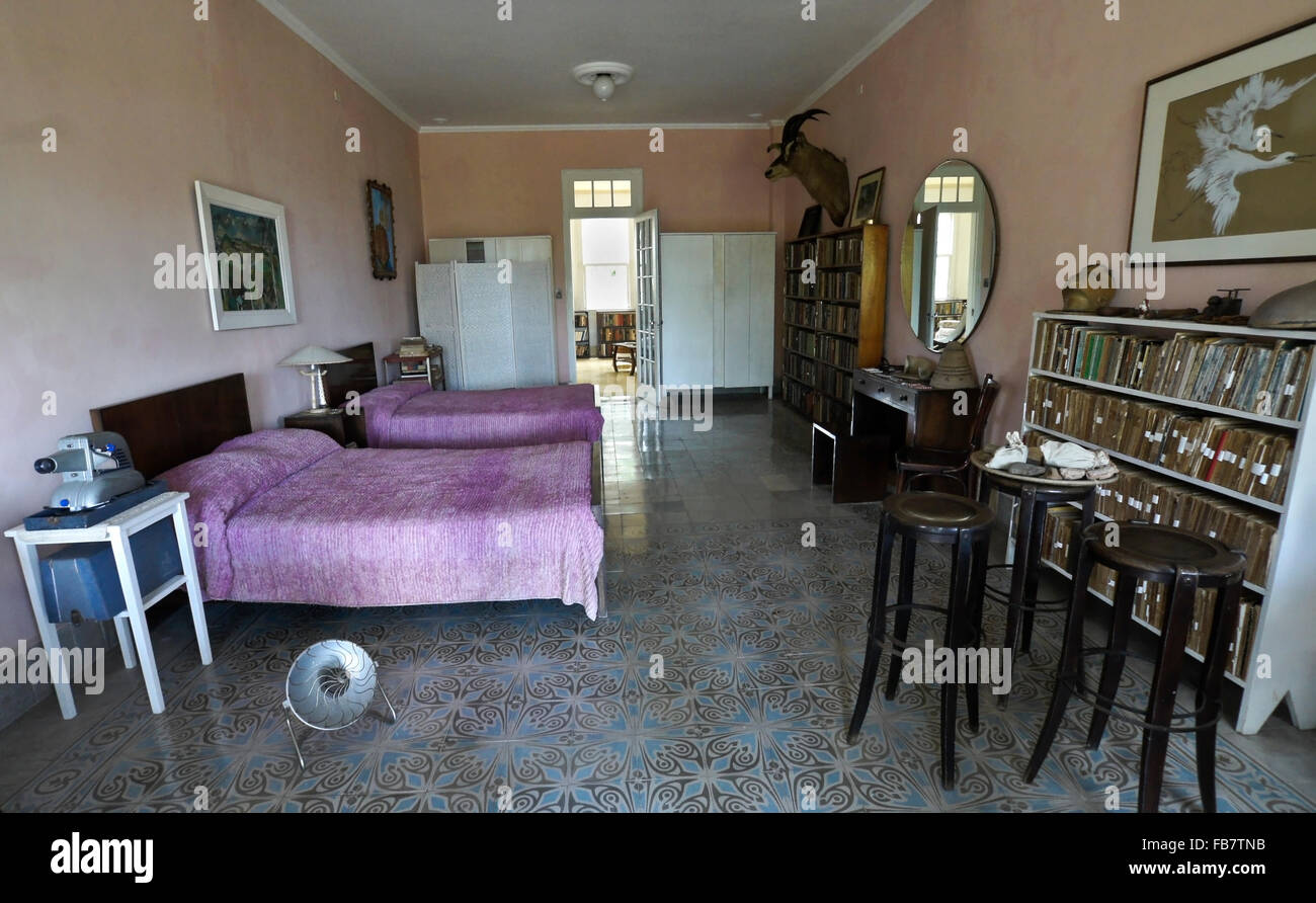 Bedroom at Ernest Hemingway's Finca Vigia, San Francisco de Paula, Cuba ...
