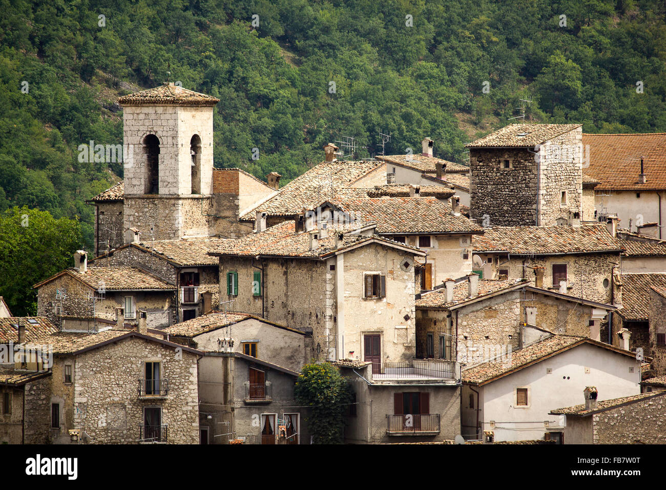 Italy-Abruzzo-Scanno-old houses and roofs Stock Photo - Alamy