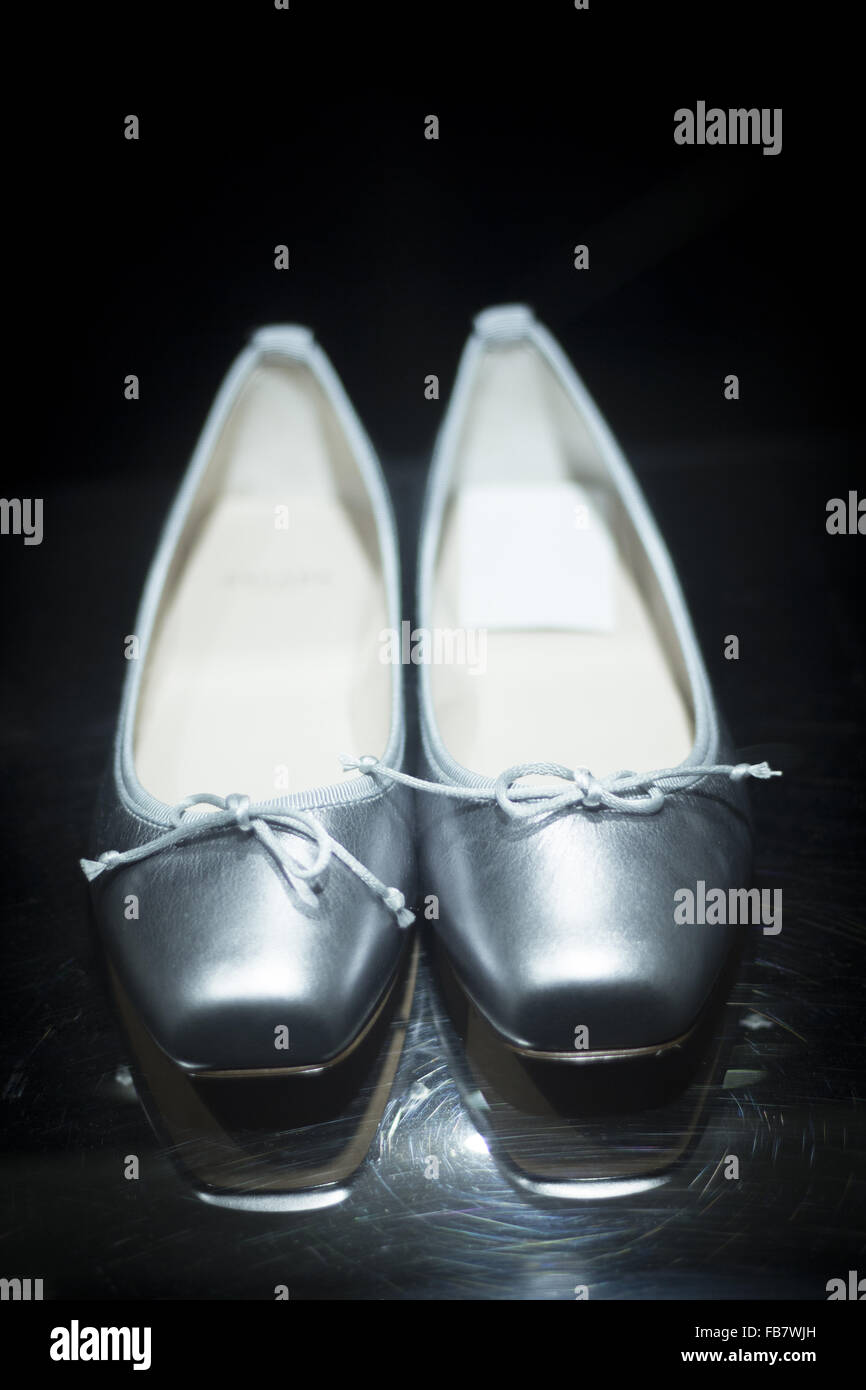 Shoe retail store women's shoes on display in shop window photo Stock ...
