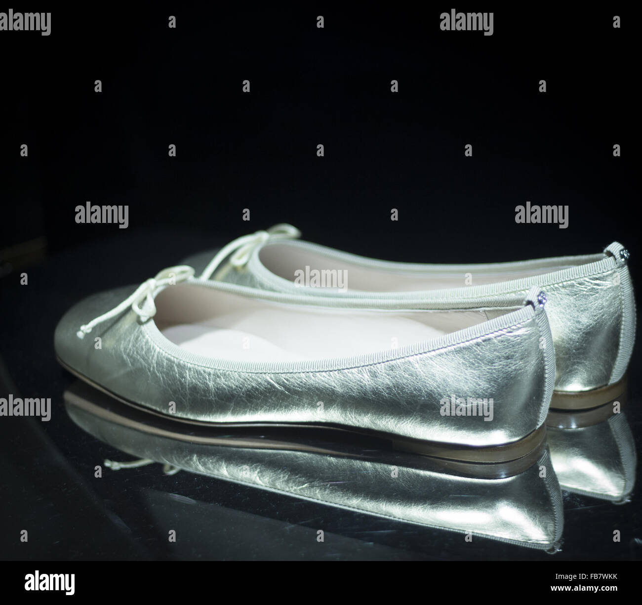 Shoe retail store women's shoes on display in shop window photo Stock ...