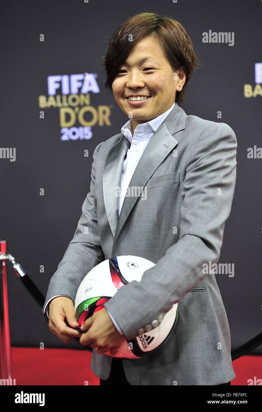 Zurich, Switzerland. 11th Jan, 2016. AYA MIYAMA (Japan) poses for ...