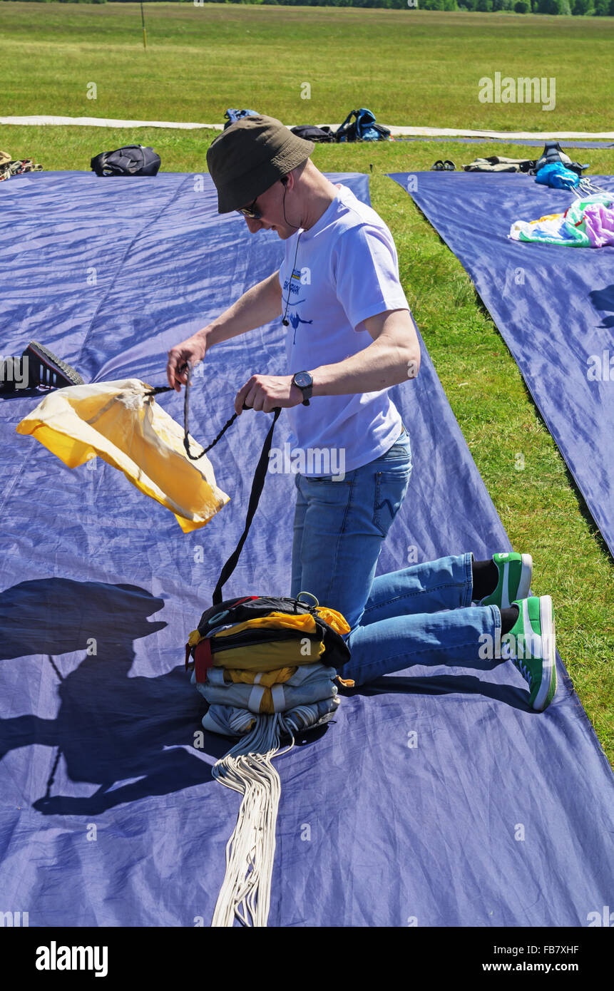 Parachutists - 2015.Packing of parachute Stock Photo - Alamy