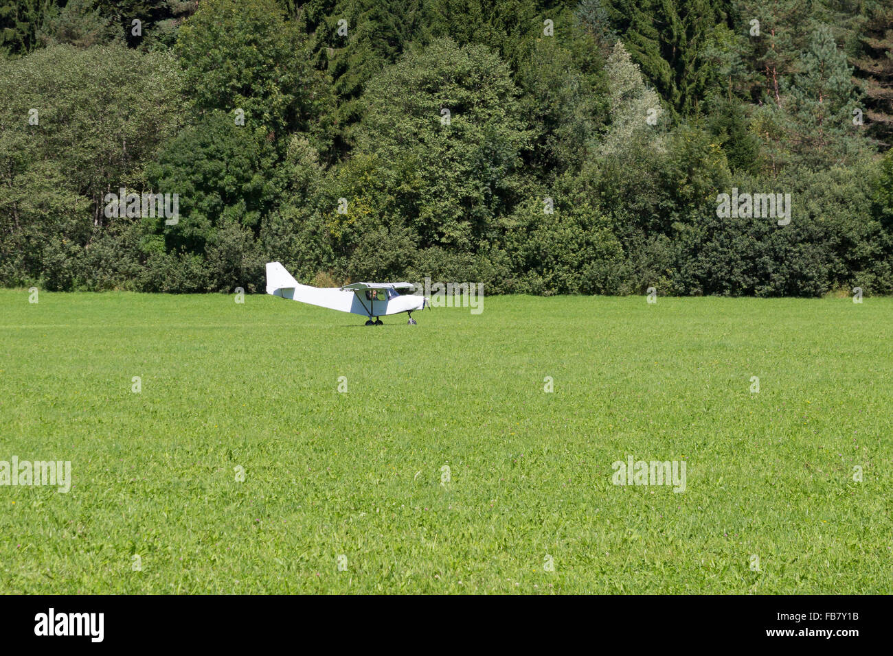 Landing grass hi-res stock photography and images - Alamy