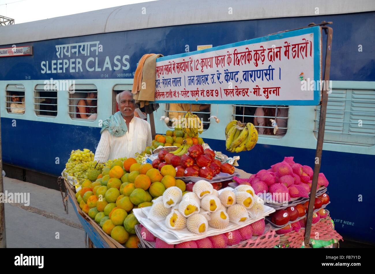 Apple seller hi-res stock photography and images - Alamy