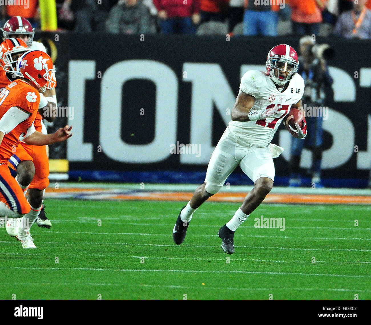 Glendale, AZ, USA. 11th Jan, 2016. Kenyan Drake #17 of Alabama during ...