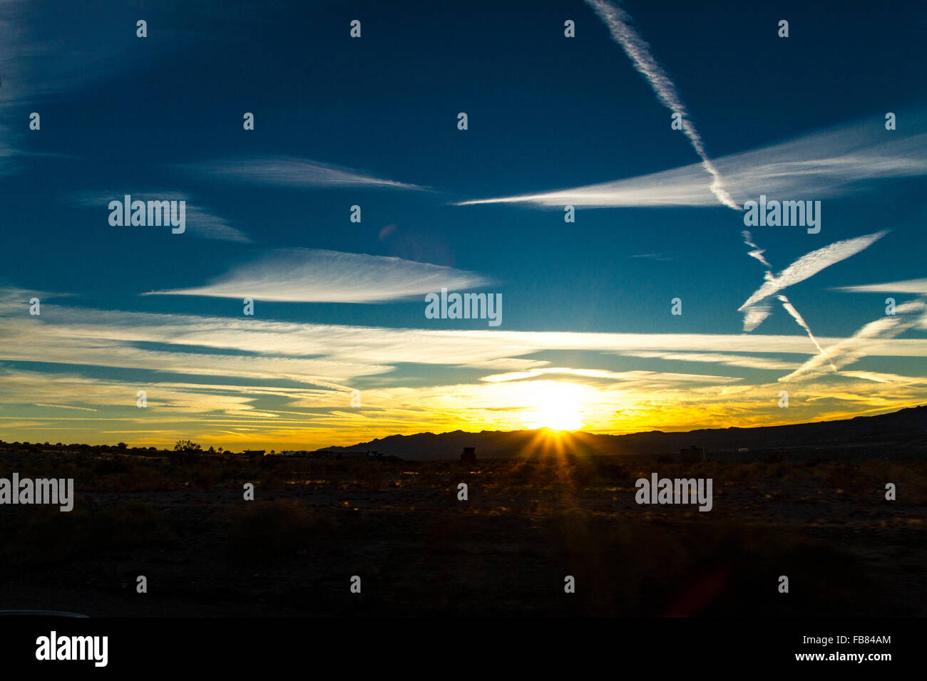 Contrail free sky hi-res stock photography and images - Alamy