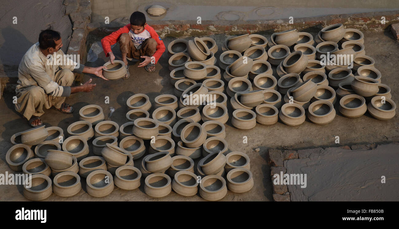 Lahore, Pakistan. 12th Jan, 2016. Pakistani workers busy in preparing ...