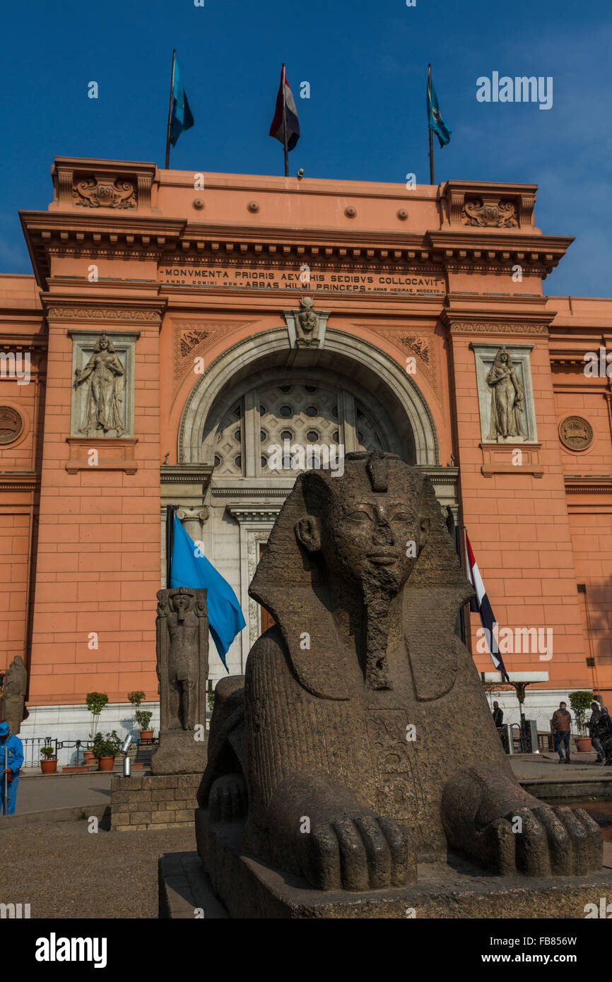 sphinx and entrance facade, The Egyptian Museum, Cairo, Egypt Stock ...
