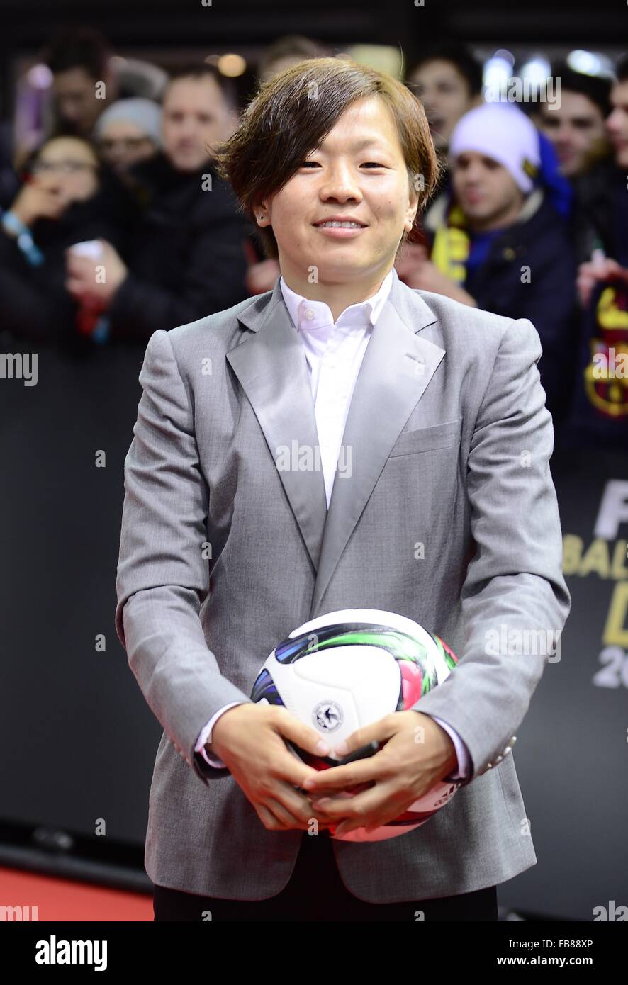 Zurich, Switzerland. 12th Jan, 2016. AYA MIYAMA (Japan) poses for ...