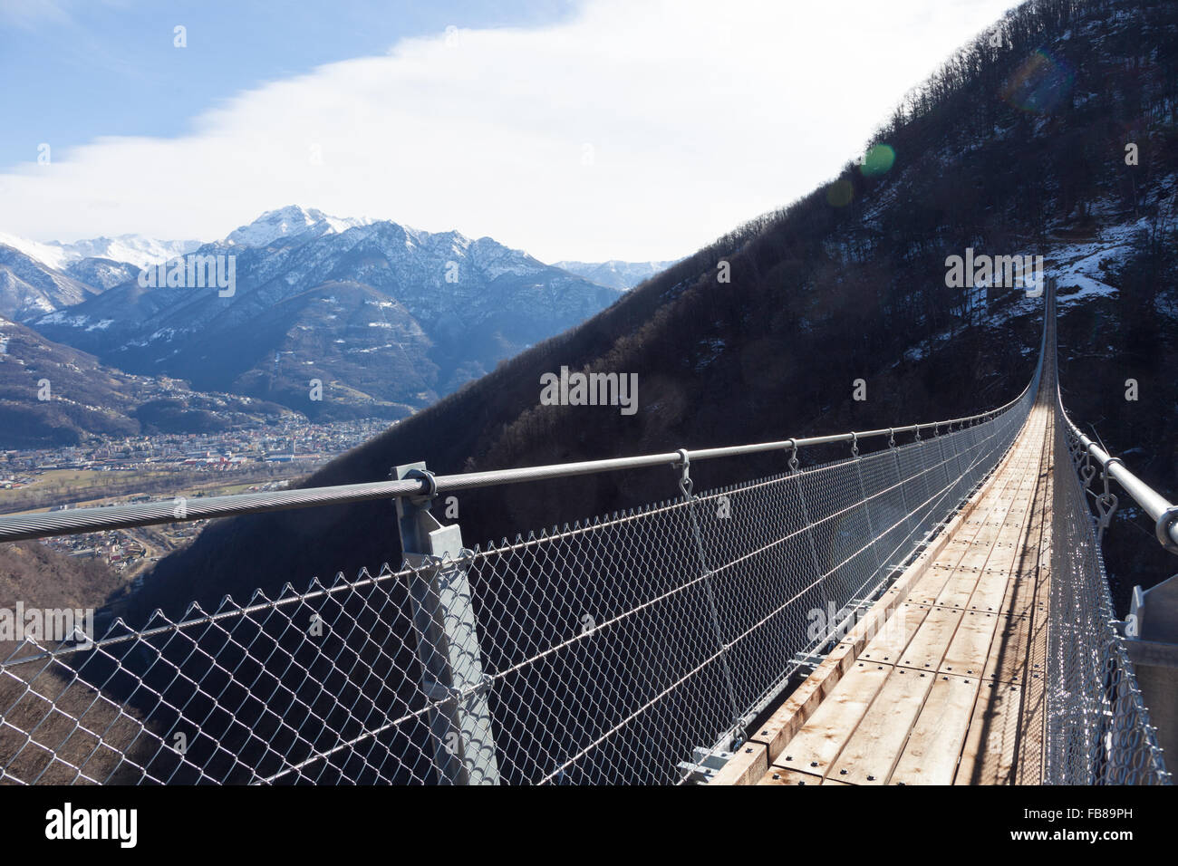 People walking over hanging bridge hi-res stock photography and images ...