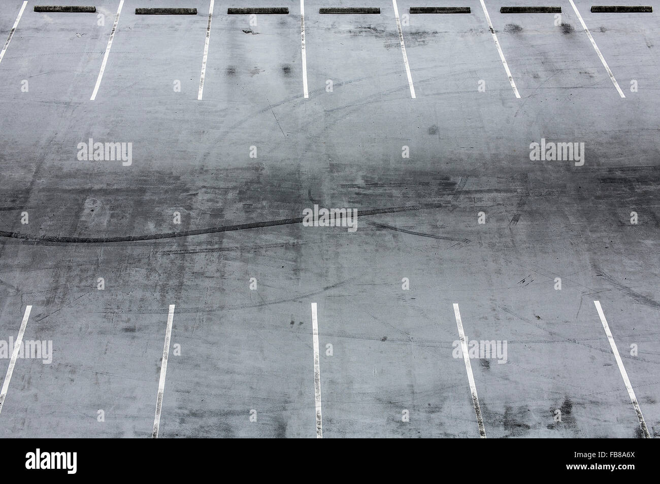 Empty parking lot hi-res stock photography and images - Alamy