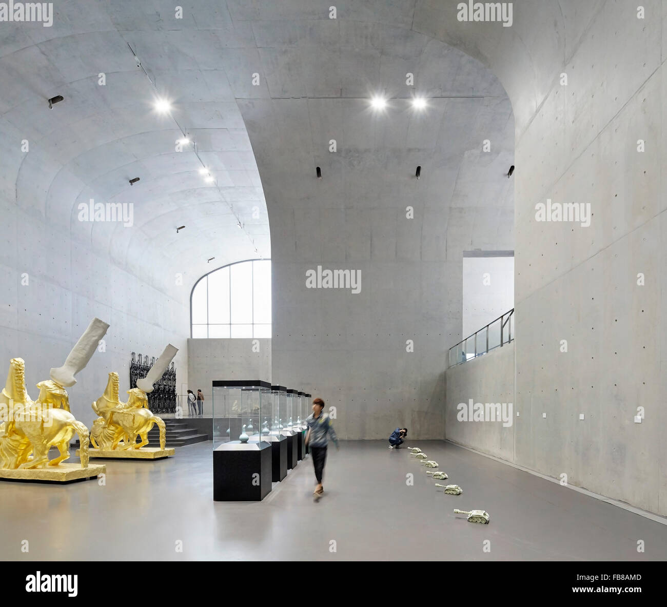 Vaulted exhibition hall long museum hi-res stock photography and images ...