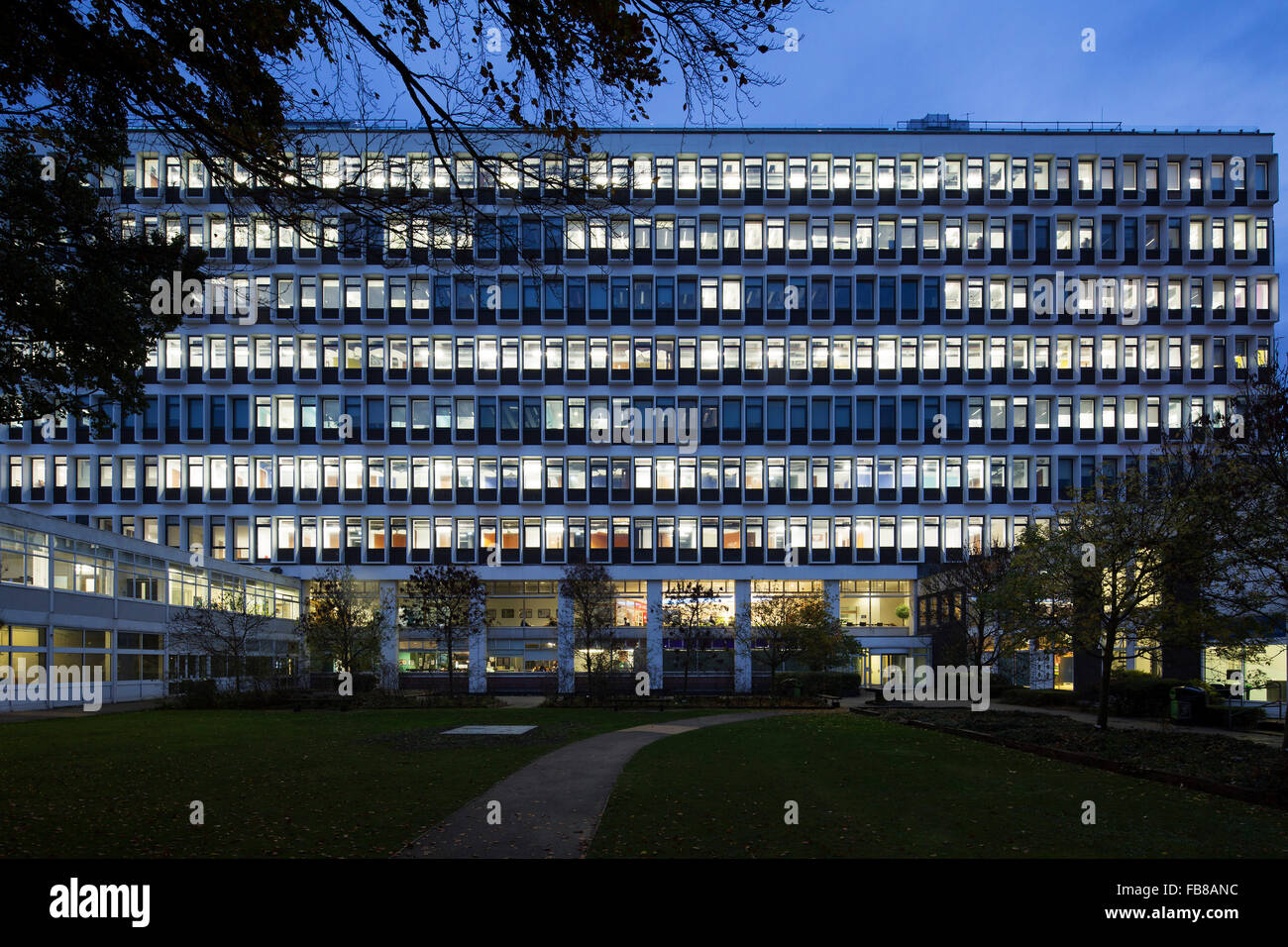 Dusk view of south facade. Cockcroft Building, University of Brighton ...