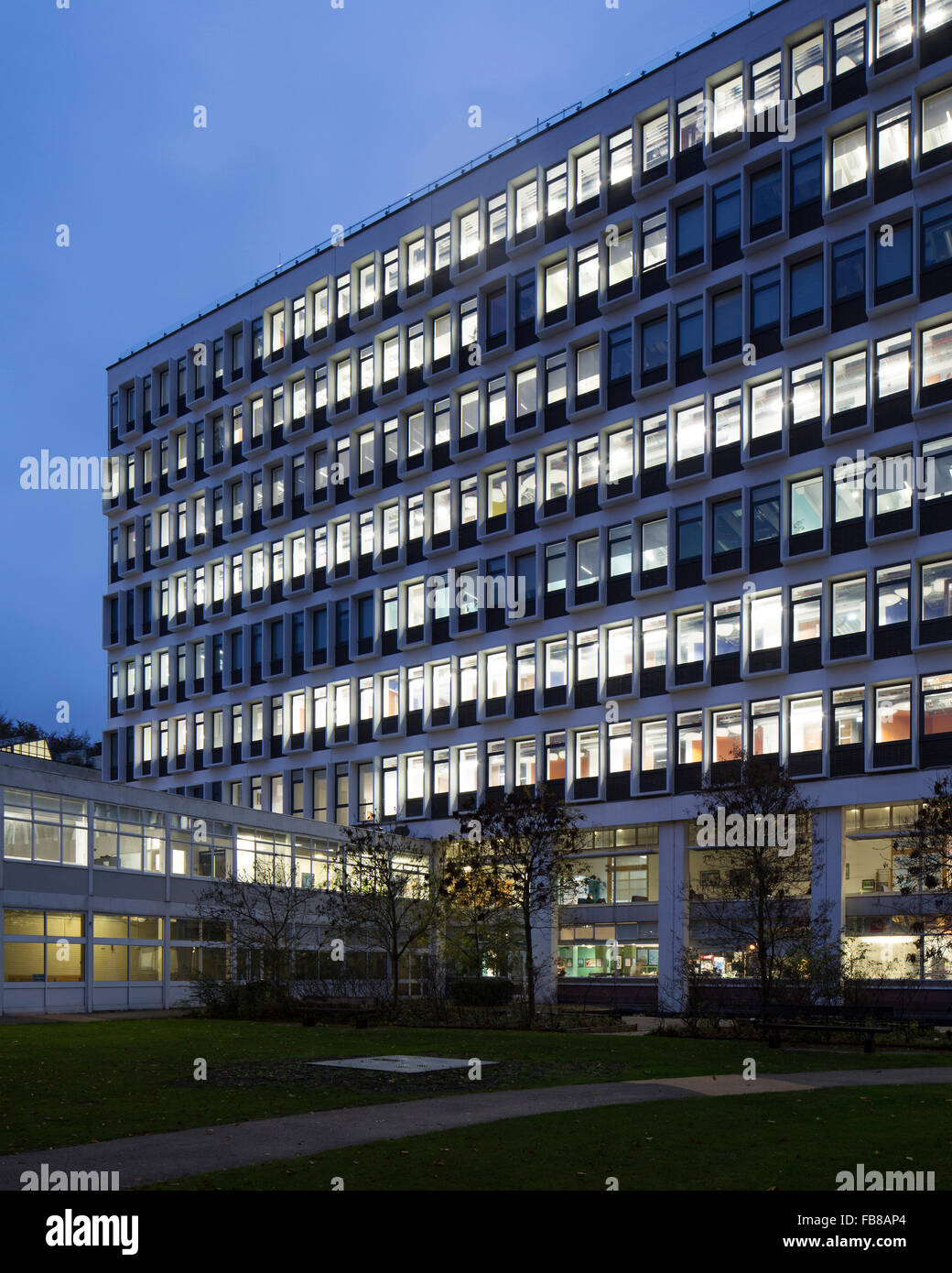 Dusk view of south facade. Cockcroft Building, University of Brighton ...