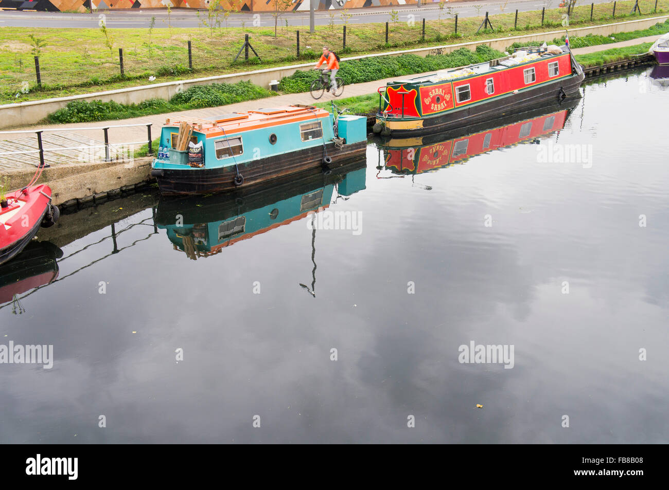 River Lee Navigation, river narrowboat, narrow boat Stock Photo - Alamy