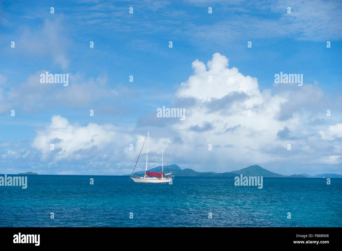 Yacht sailing in ocean Stock Photo - Alamy