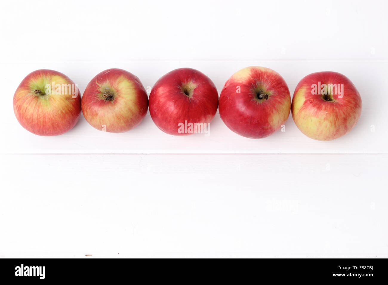 fresh red apples Stock Photo - Alamy