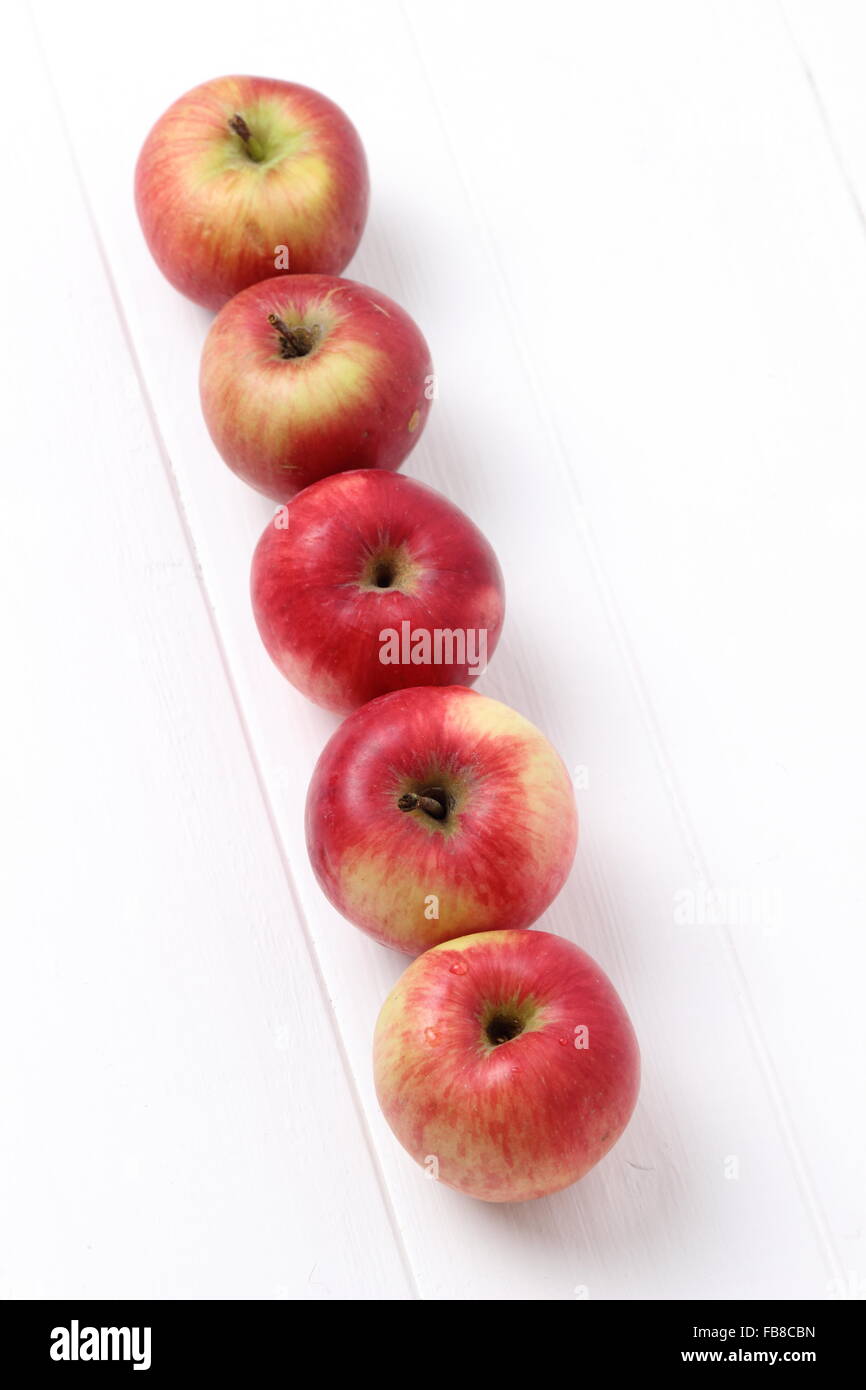Fresh red apples hi-res stock photography and images - Alamy