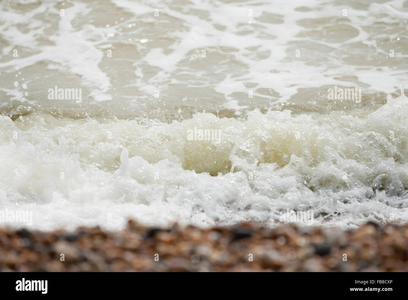 Wave washing over shingle hi-res stock photography and images - Alamy