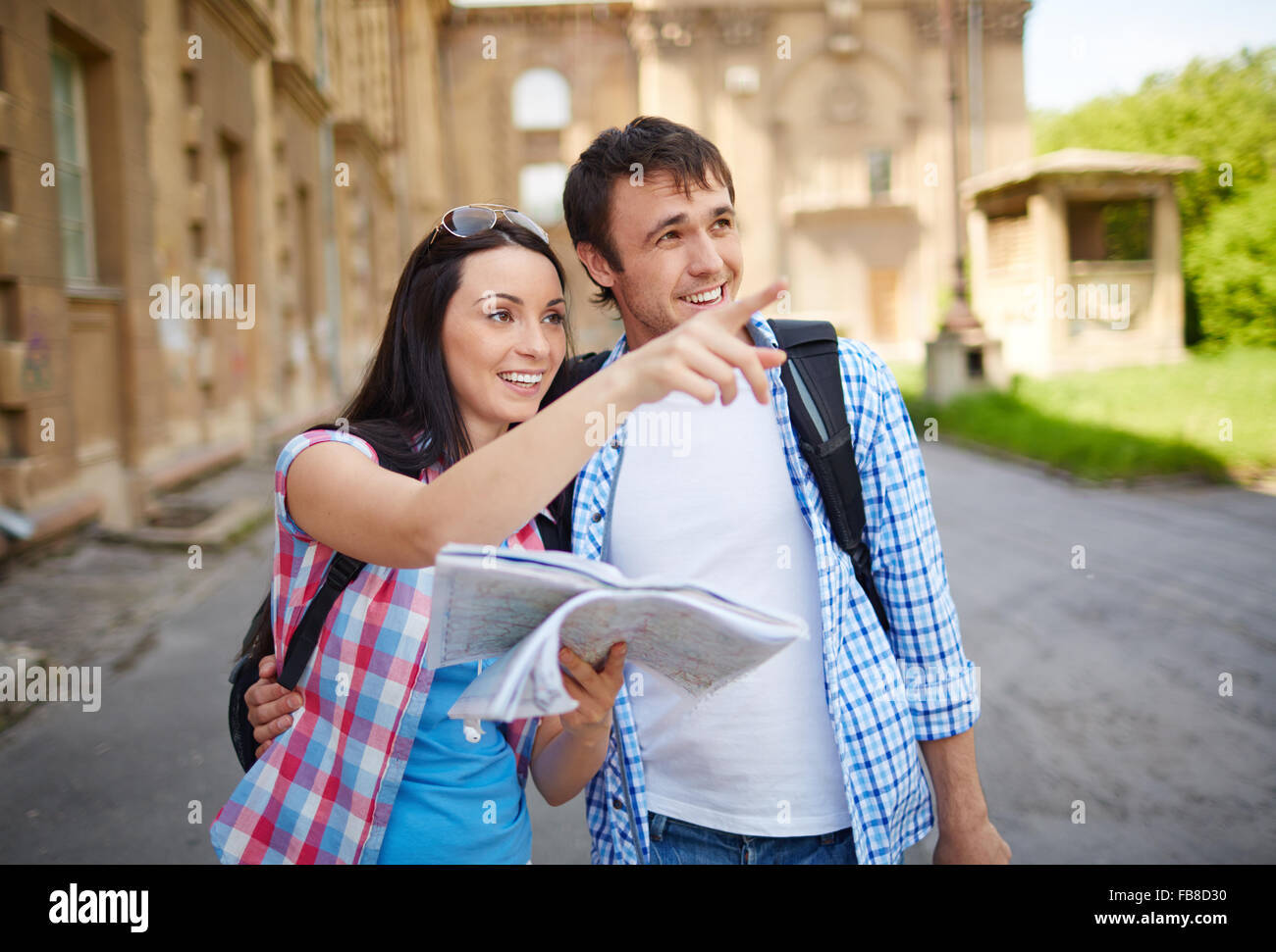 Tourists pointing at a map hi-res stock photography and images - Alamy