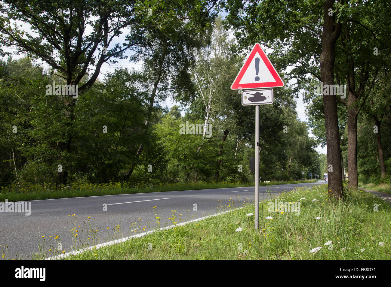 Tank crossing sign hi-res stock photography and images - Alamy