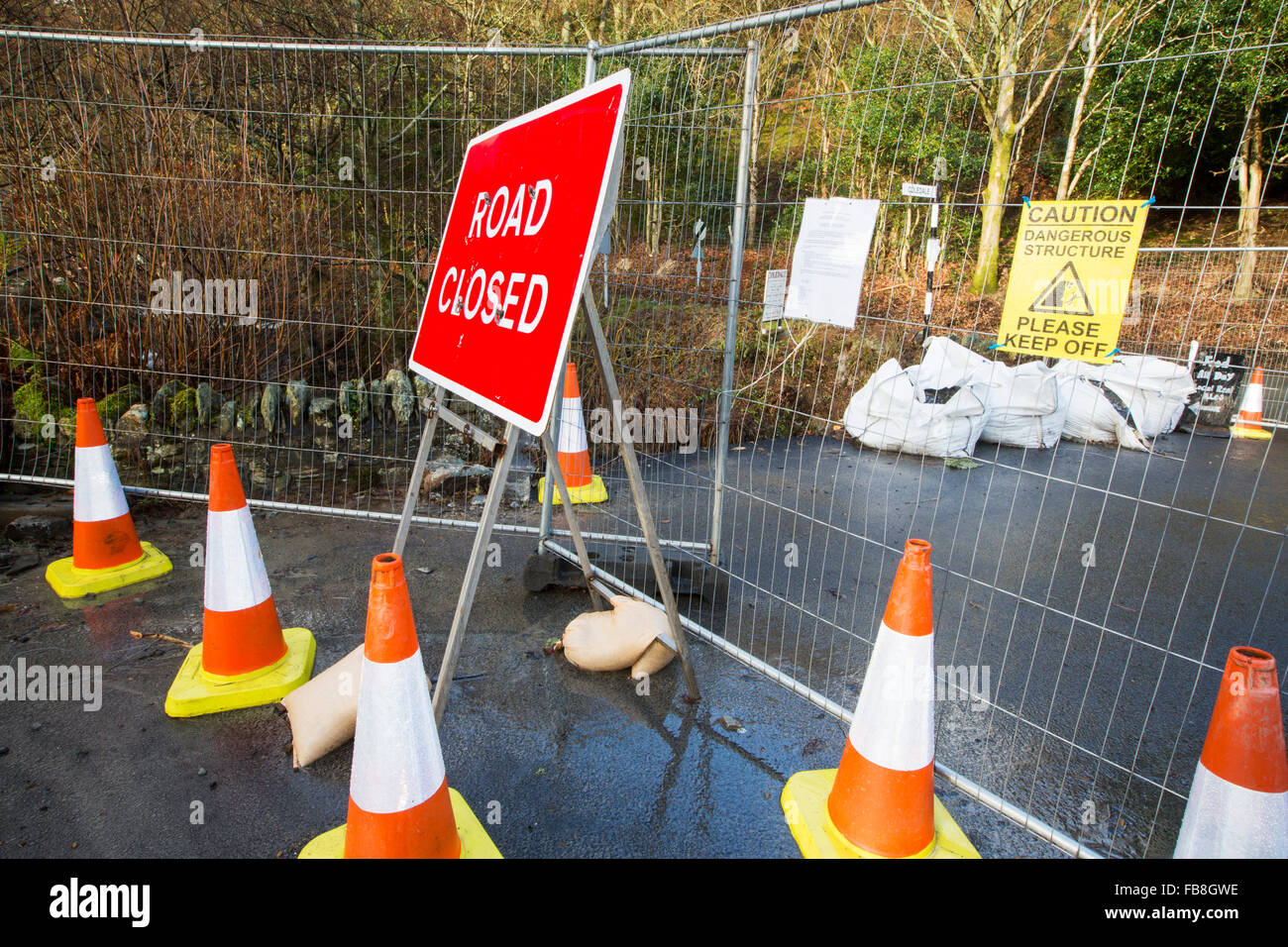 Parapet barrier hi-res stock photography and images - Alamy